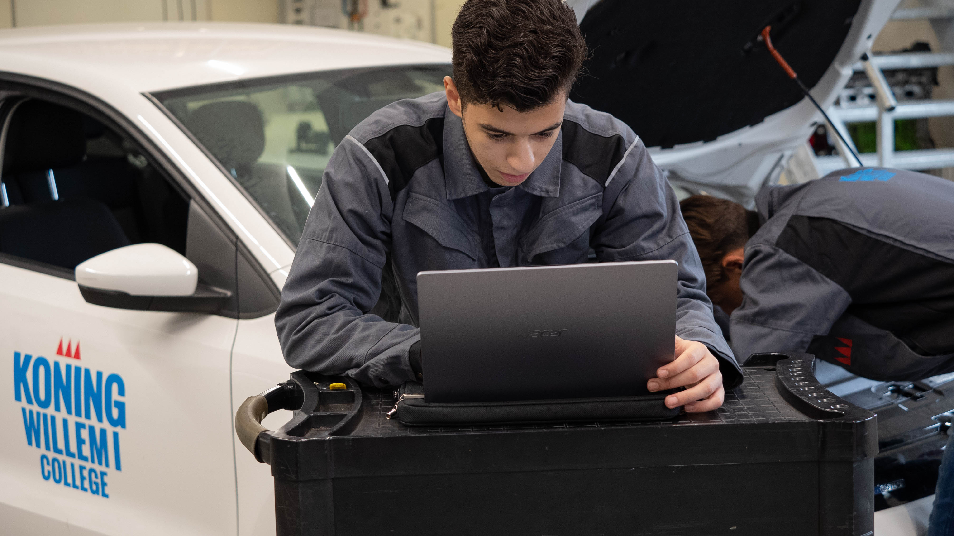 Basis technicus Autotechniek bbl | Koning Willem I College
